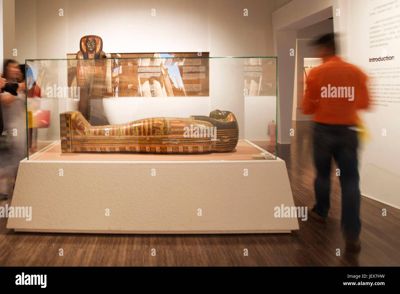 100 objects british museum hi-res stock photography and images - Alamy