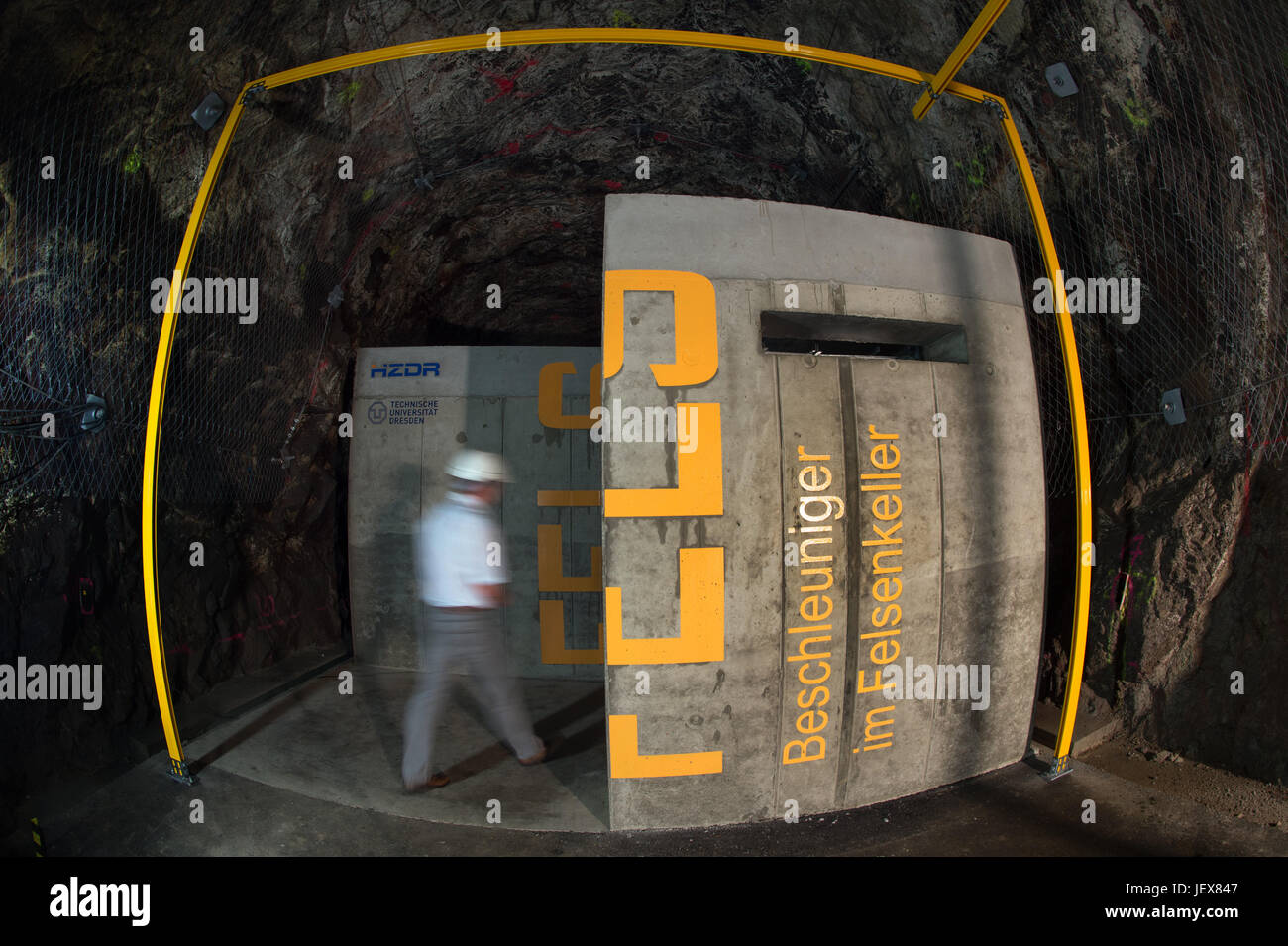 dpatop - The interior of the new Helmholtz Centre accelerator ...