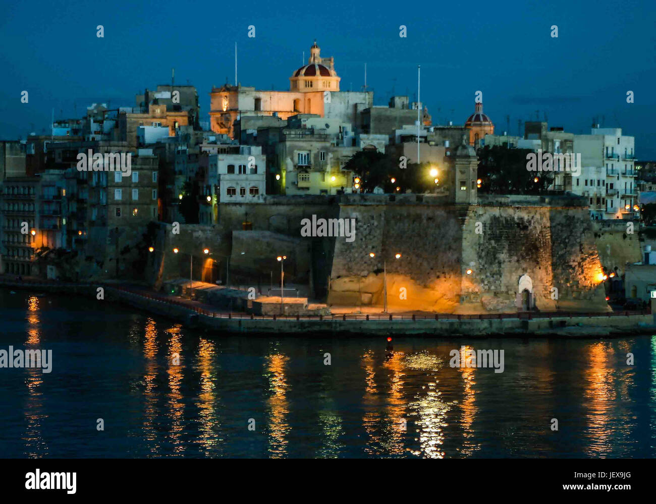 Valletta, Malta. 27th Sep, 2004. Illuminated at night, historic ...