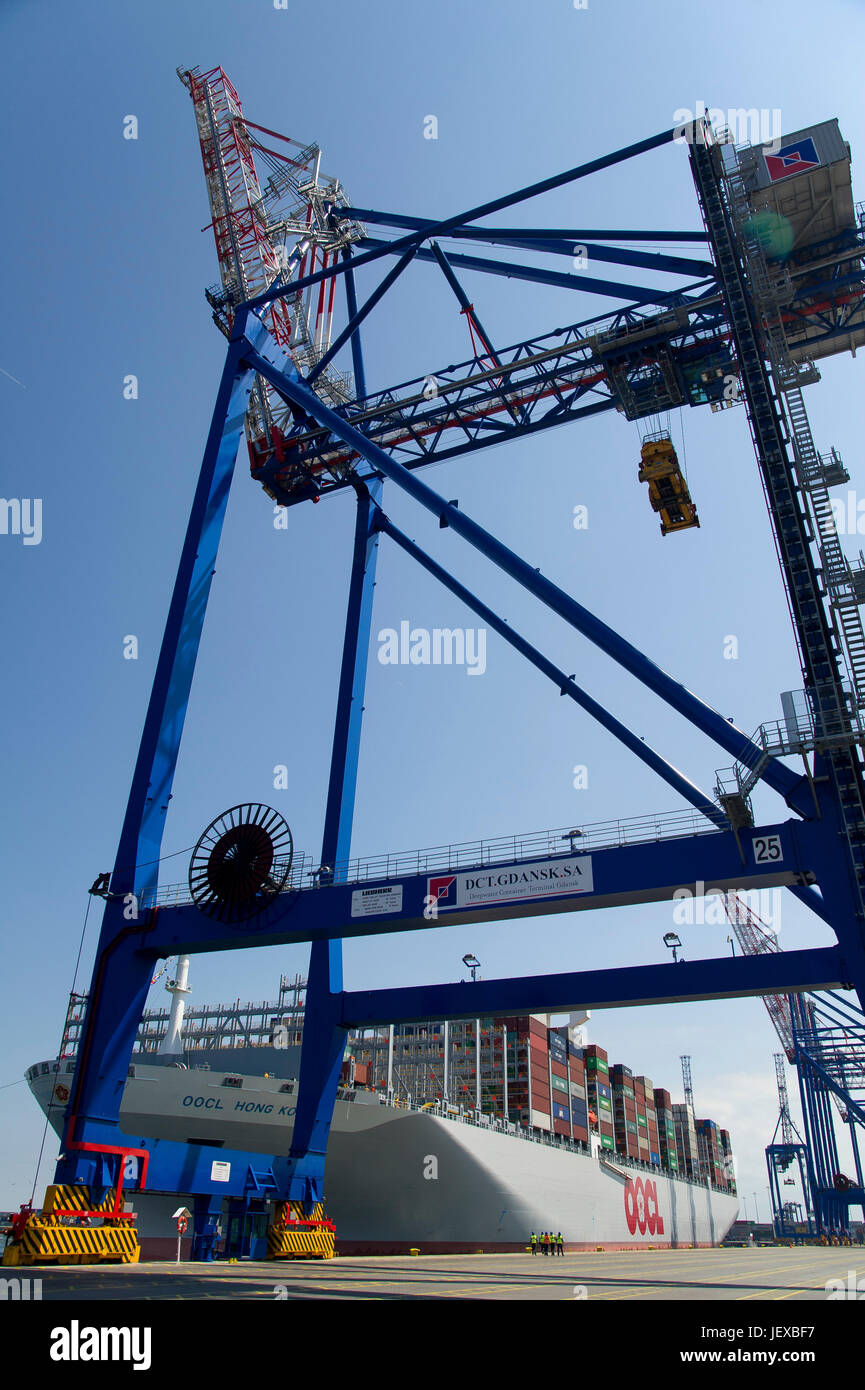 Gdansk, Poland. 28th June, 2017. 400 meter long container ship OOCL ...