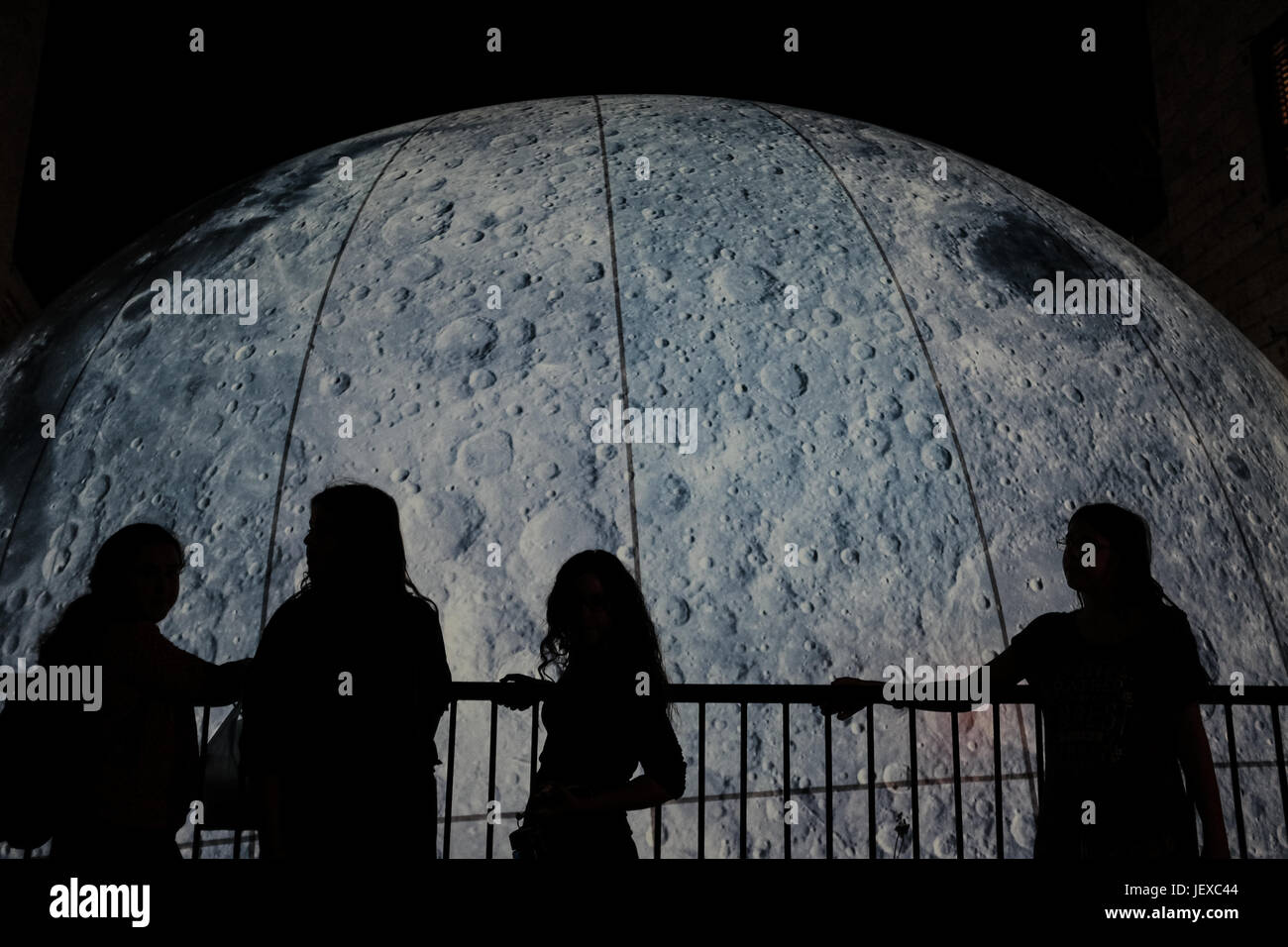 Jerusalem, Israel. 28th June, 2017. Visitors pose for photos in front ...