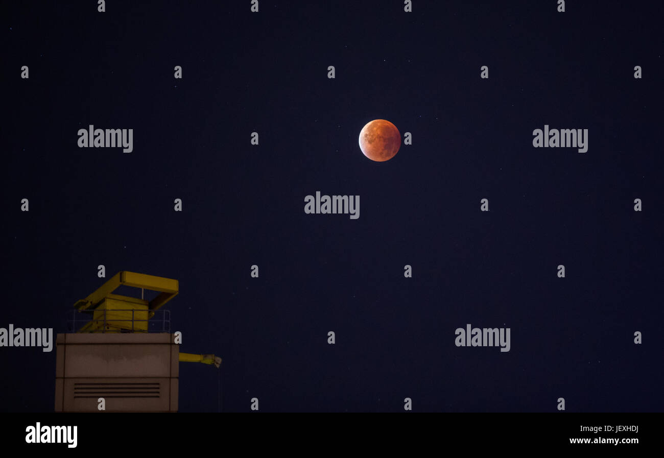 Red moon during lunar hi-res stock photography and images - Alamy