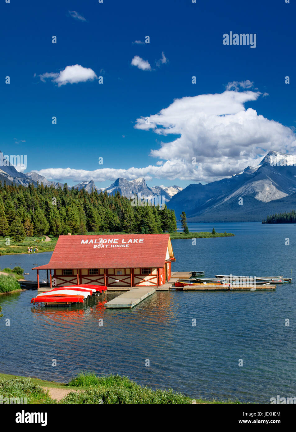 Maligne lake horizontal hi-res stock photography and images - Alamy