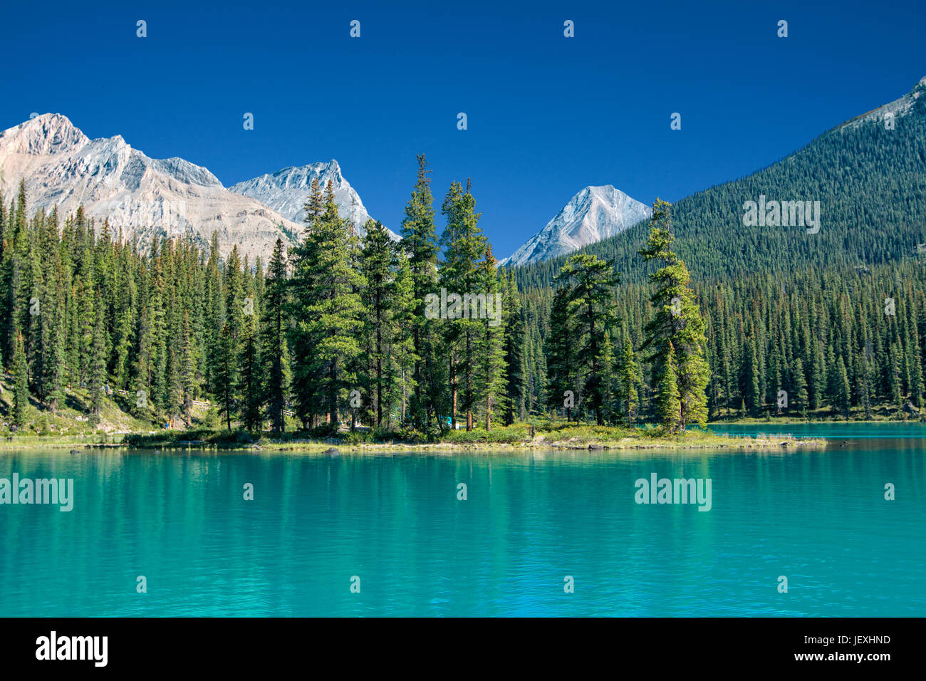 Maligne lake horizontal hi-res stock photography and images - Alamy