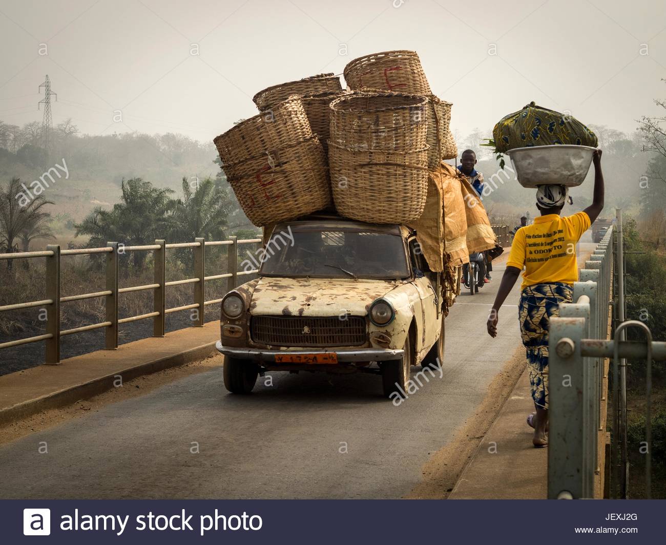 Overloaded Car Stock Photos & Overloaded Car Stock Images - Alamy