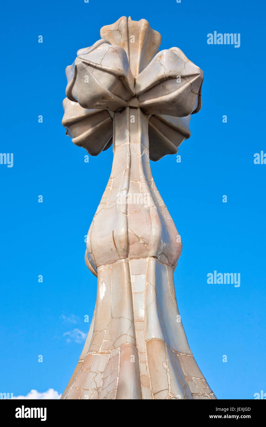 Casa batllo dragon hi-res stock photography and images - Alamy
