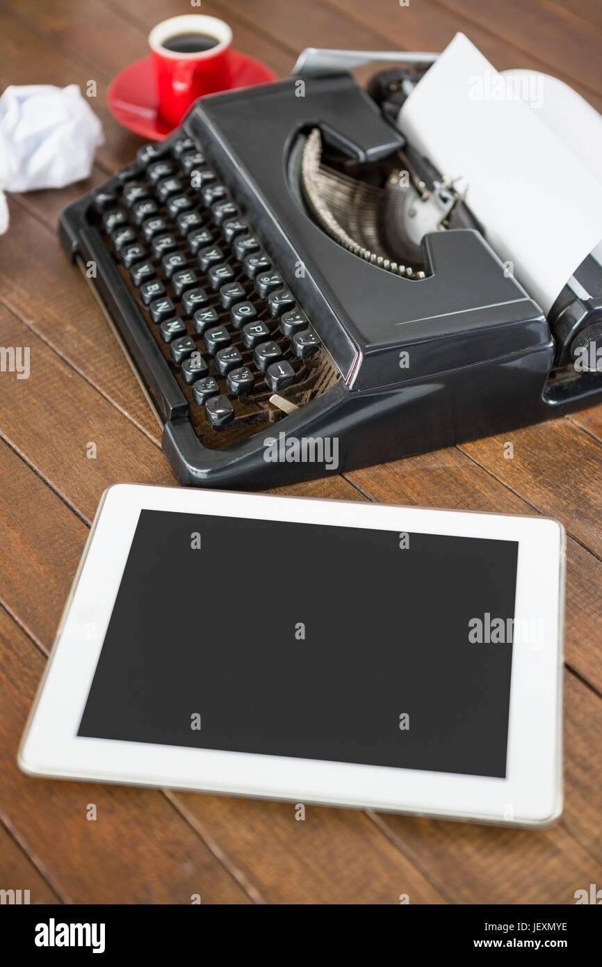 Side view of typewriter Stock Photo - Alamy