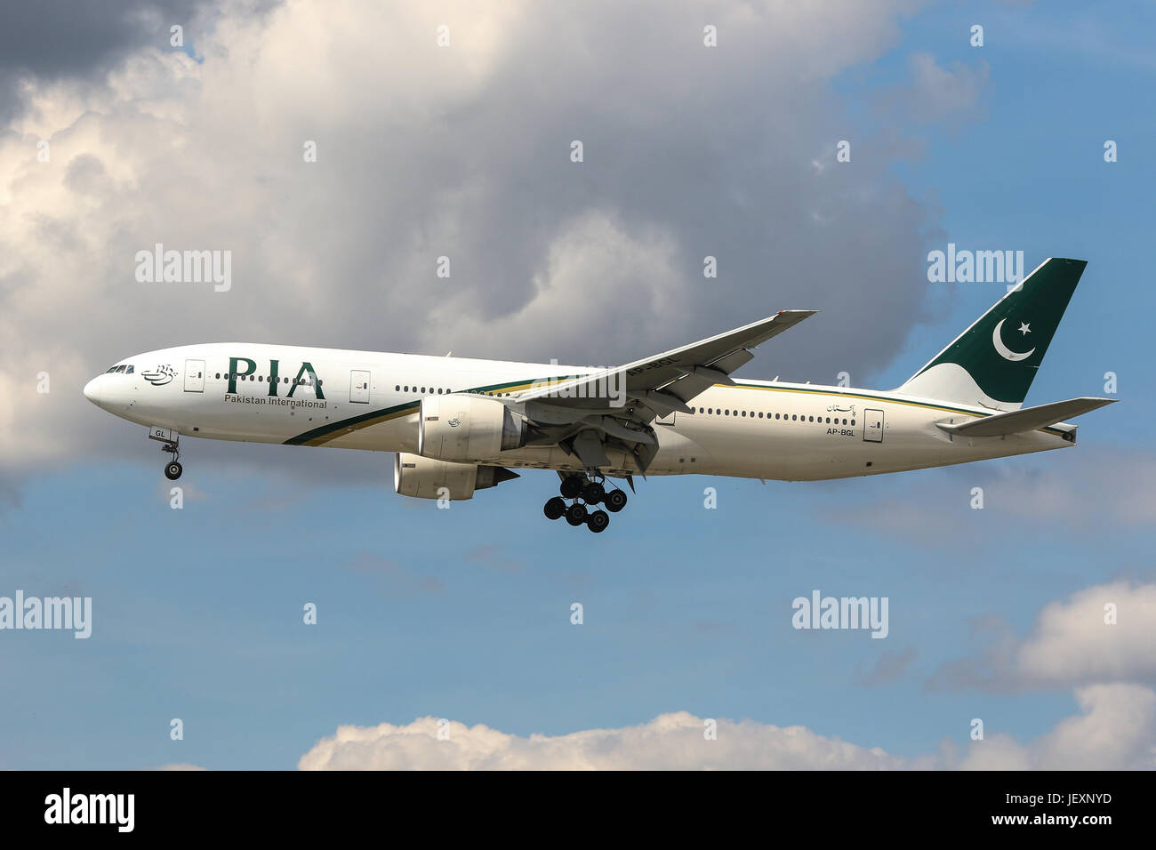 A Pakistan International Airlines Boeing 777 lands at London Heathrow ...