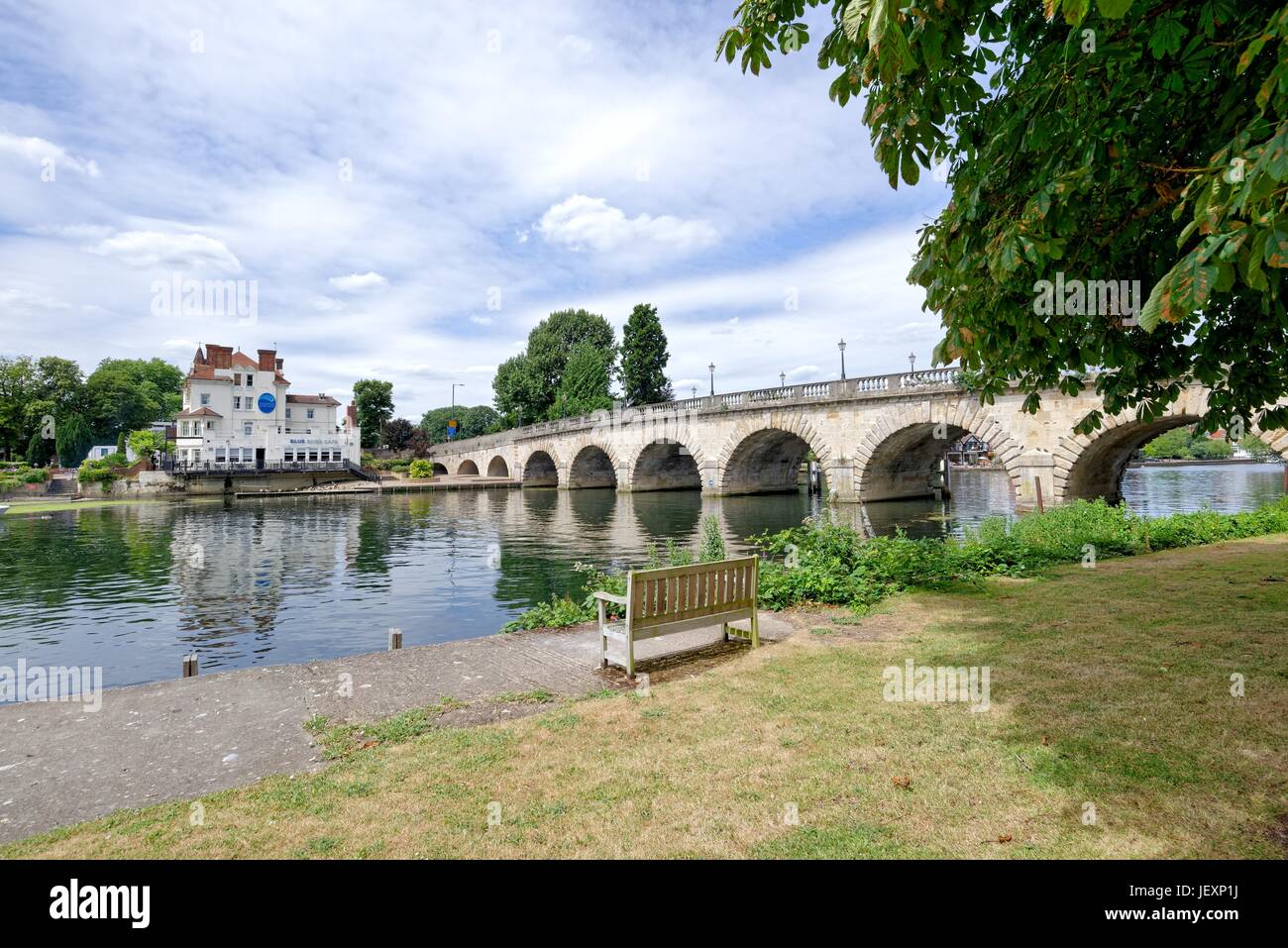 Maidenhead, berkshire riverside hi-res stock photography and images - Alamy
