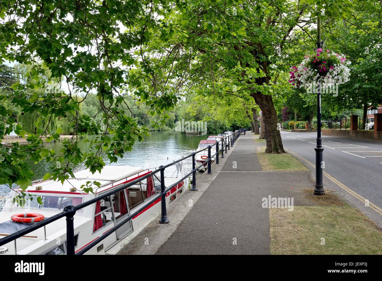 Thames path maidenhead hi-res stock photography and images - Alamy
