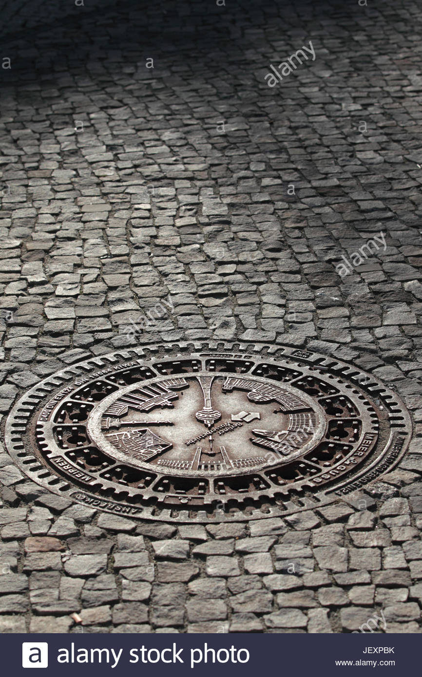 Manhole Cover Stock Photos & Manhole Cover Stock Images - Alamy