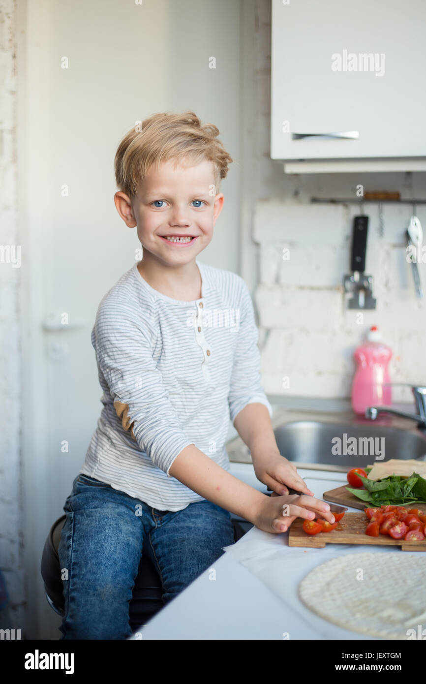 Kid cooking at home hi-res stock photography and images - Alamy