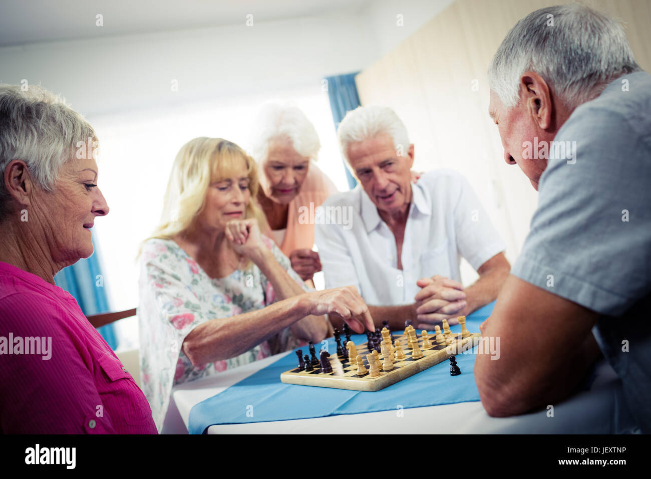 Seniors playing chess hi-res stock photography and images - Alamy