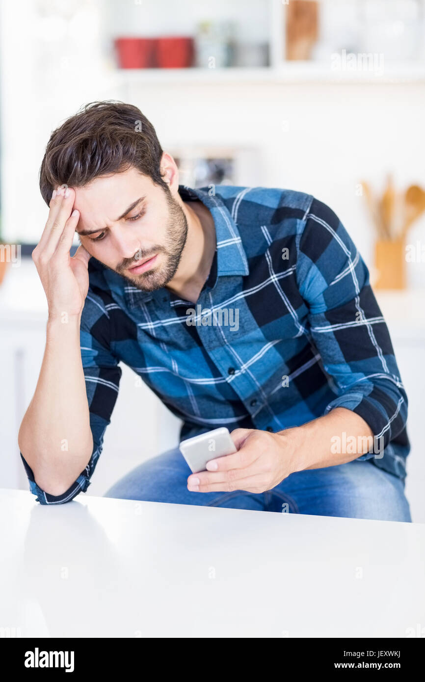 Man texting looking worried hi-res stock photography and images - Alamy