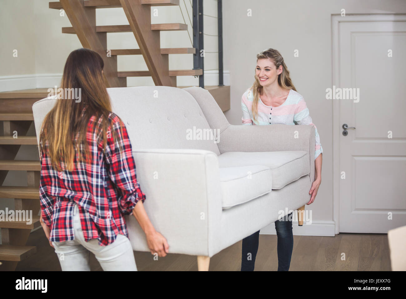 Home shifting hi-res stock photography and images - Alamy