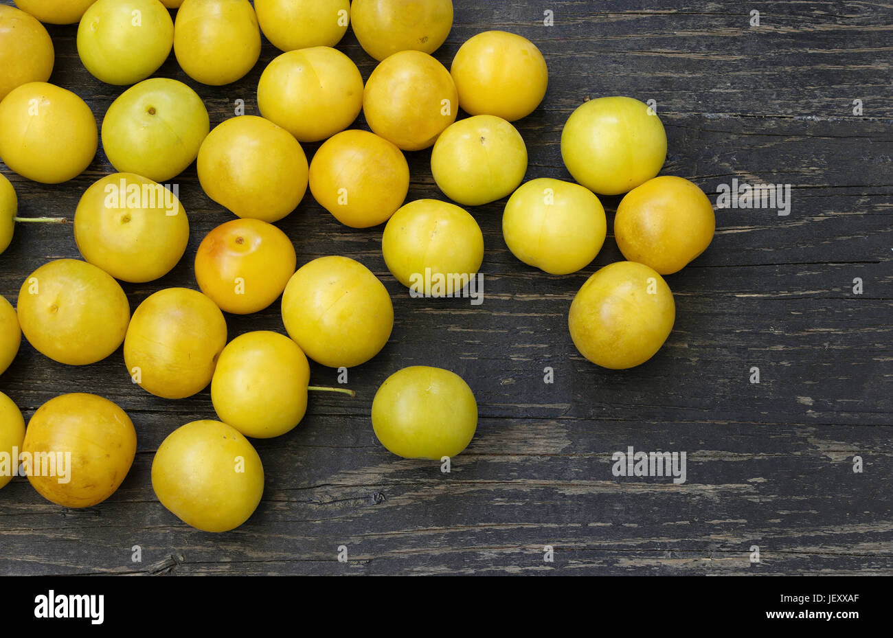 Yellow table overhead hi-res stock photography and images - Alamy