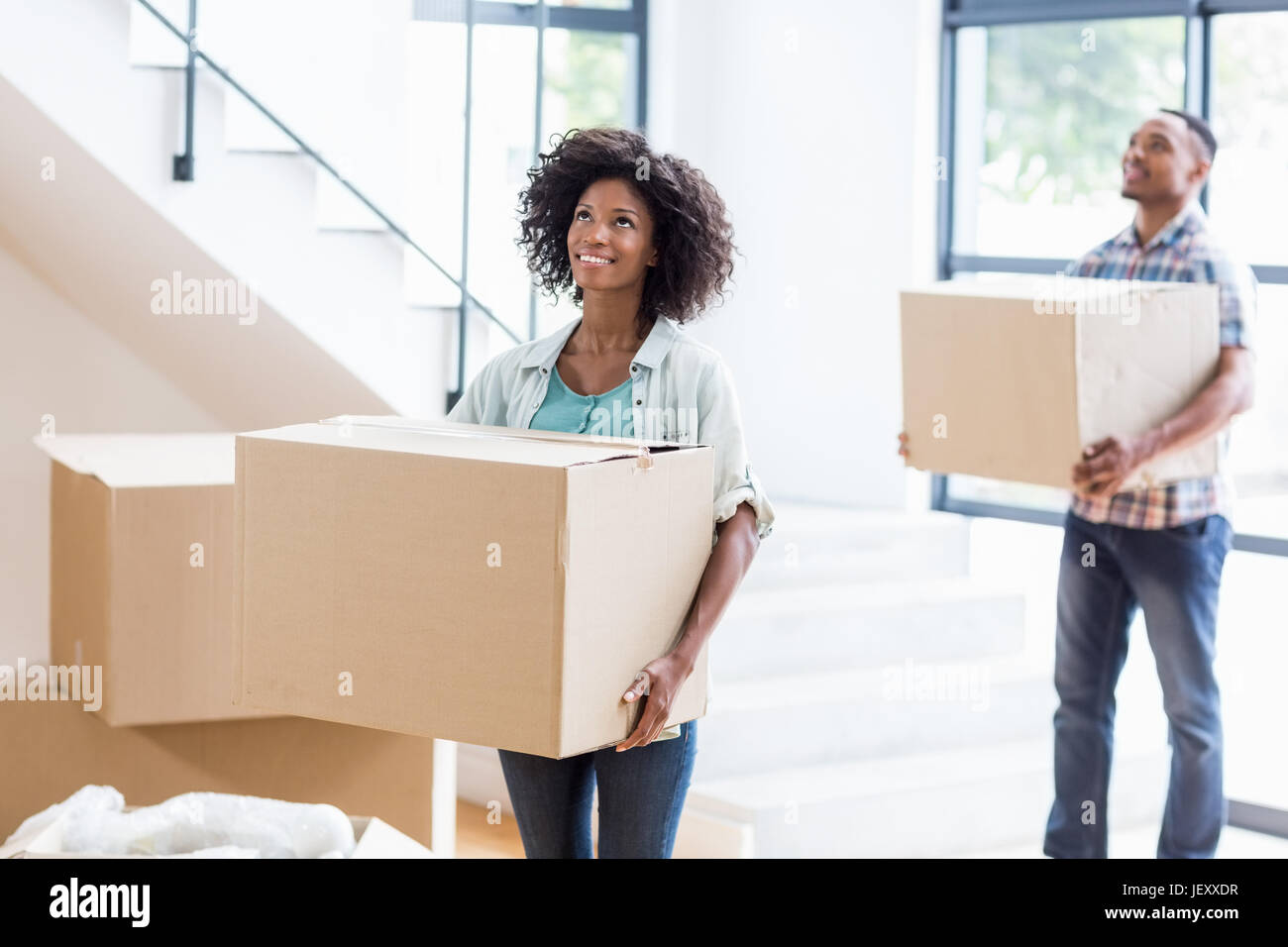 Black couple moving house hi-res stock photography and images - Alamy
