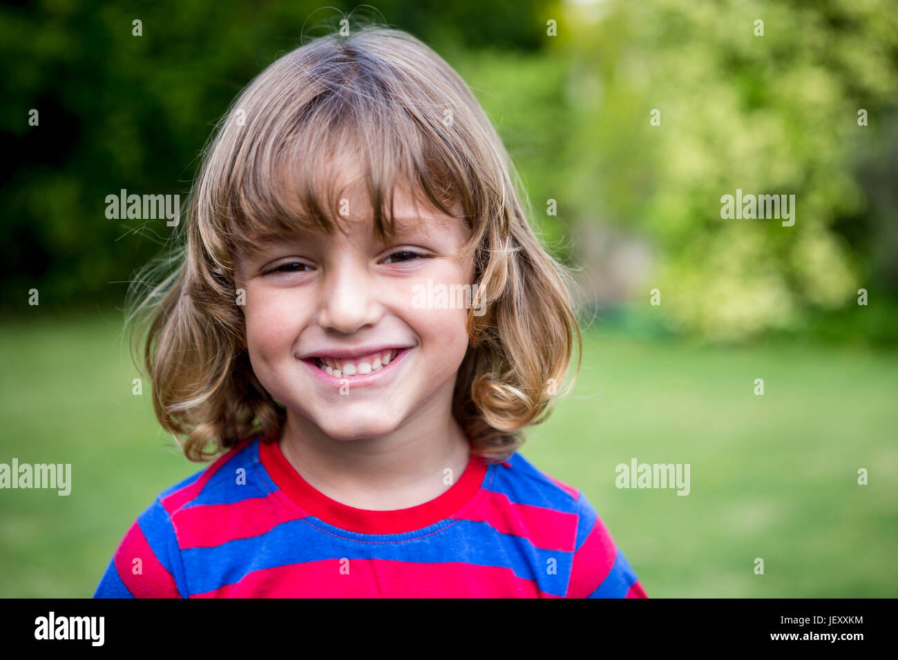 Blonde boy back hi-res stock photography and images - Alamy
