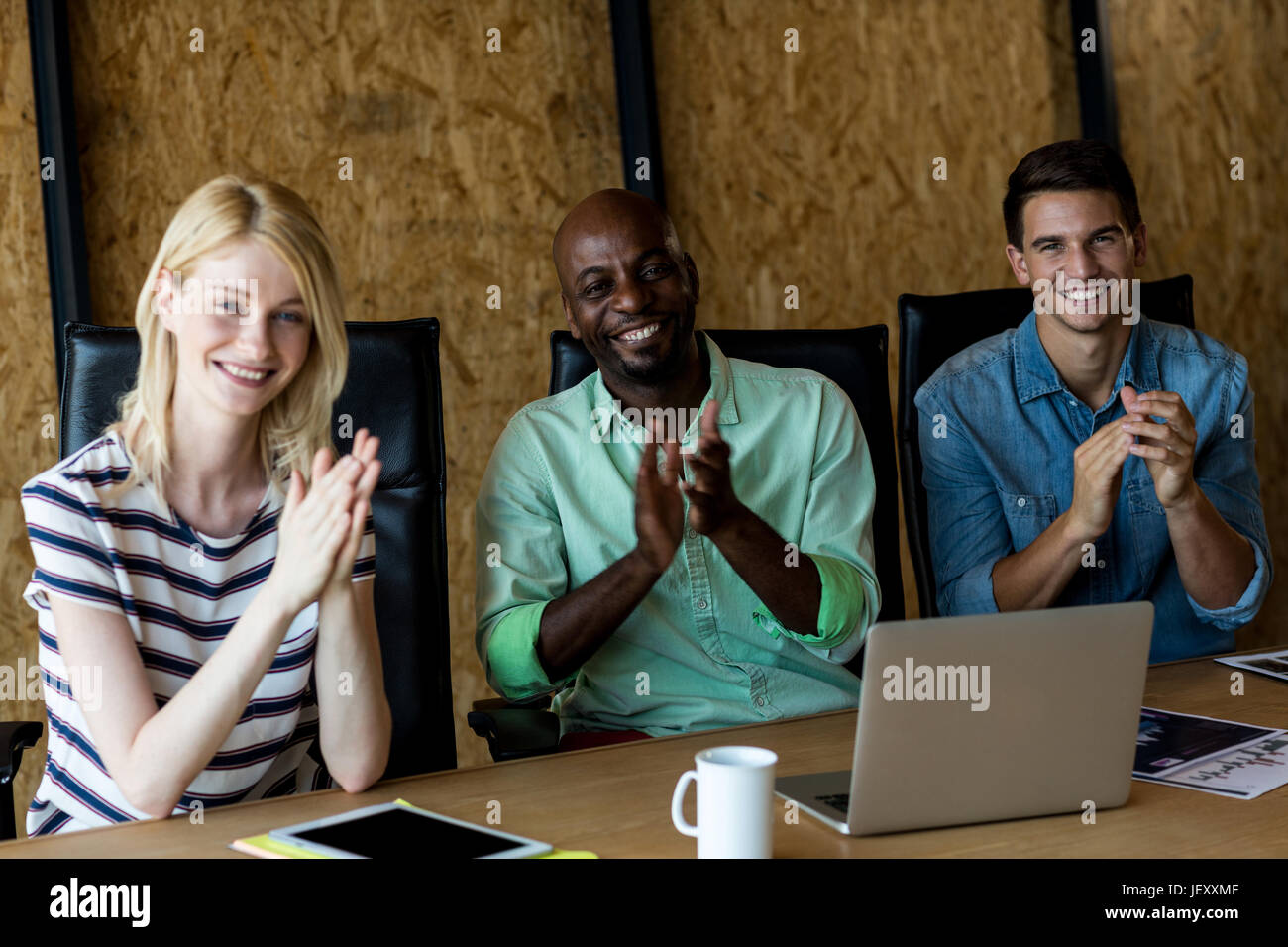 Woman laptop clapping applauding hi-res stock photography and images ...
