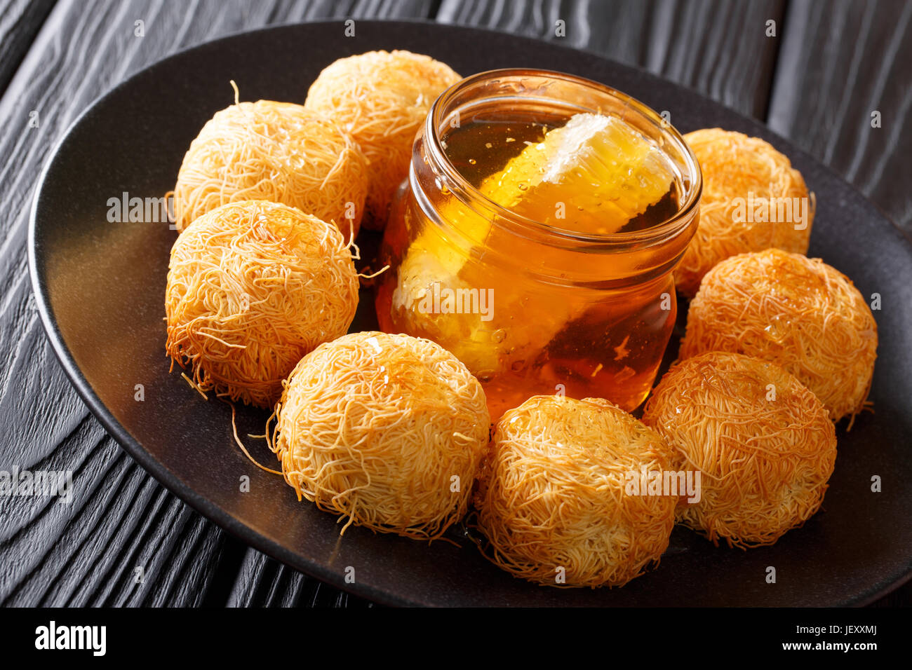 Middle eastern cake hi-res stock photography and images - Alamy