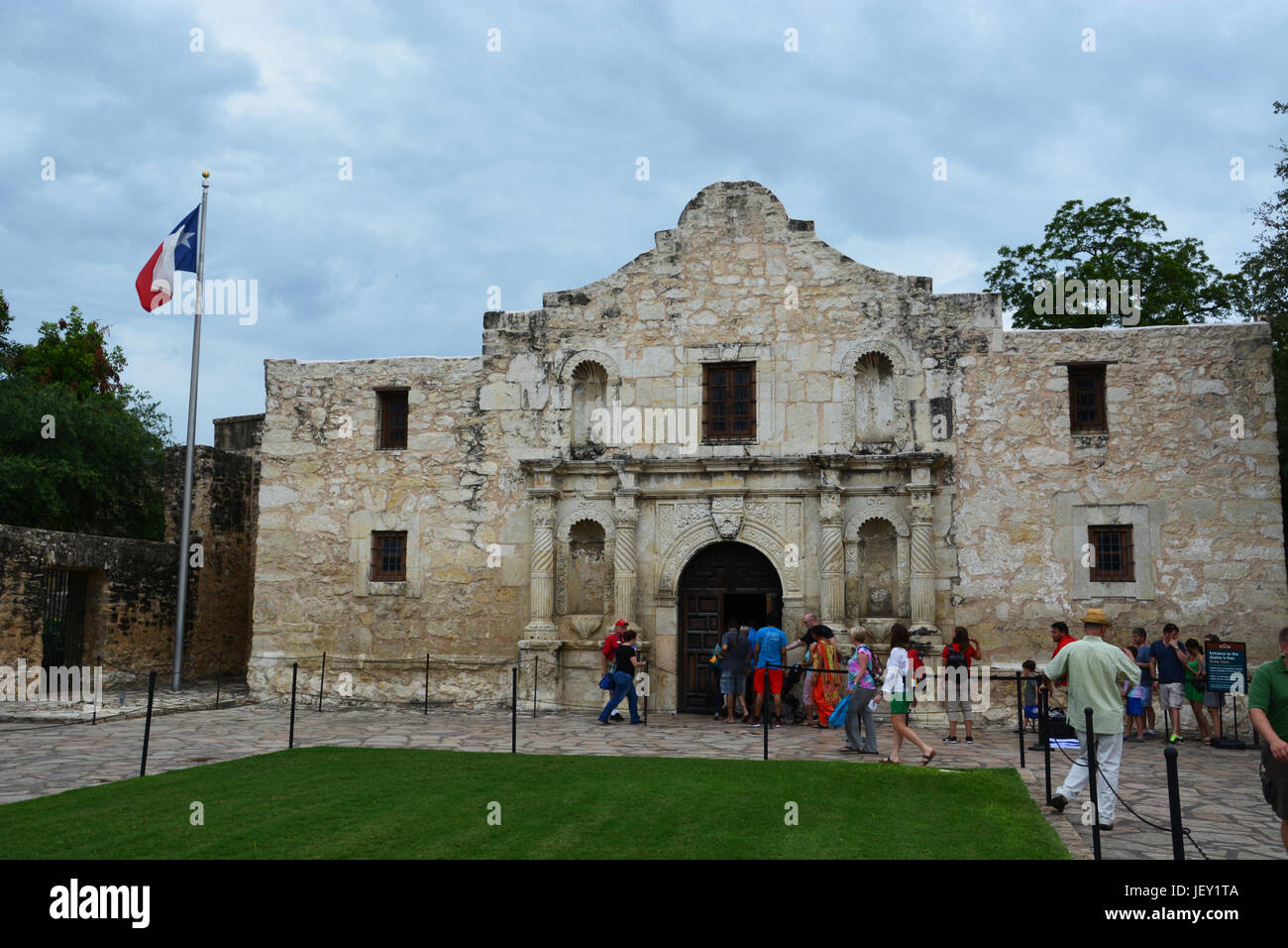 Tourists in front san hi-res stock photography and images - Alamy