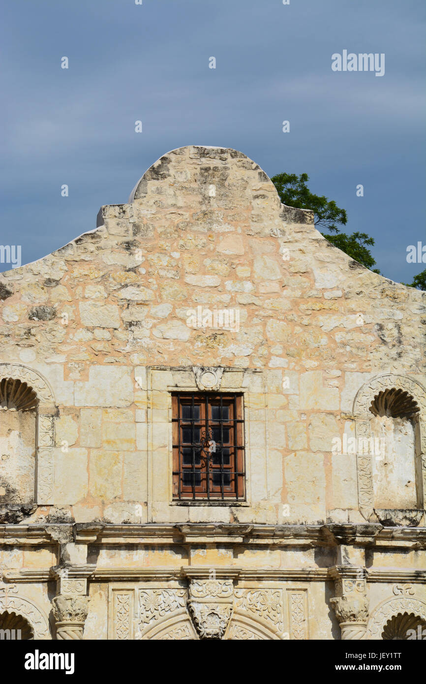 Window parapet hi-res stock photography and images - Alamy