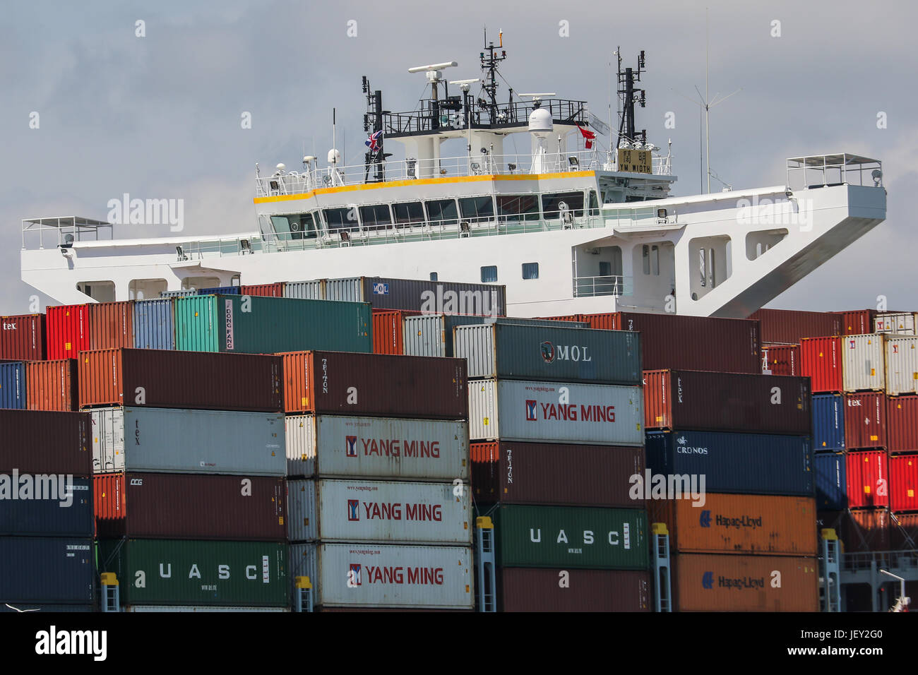 The Yang Ming YM Width container ship departs Southampton Docks Stock ...