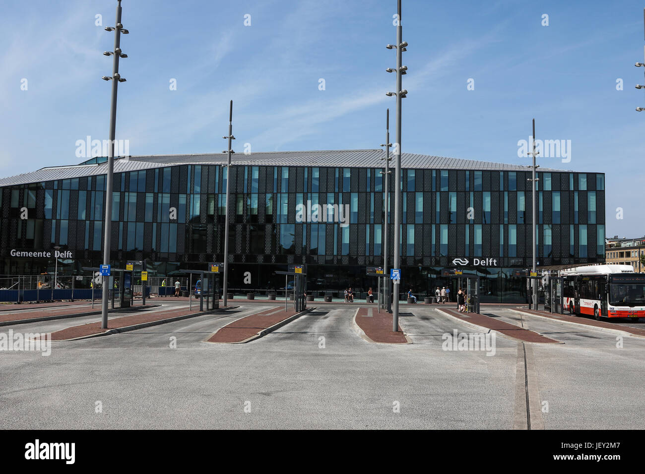 Bus stations hi-res stock photography and images - Alamy