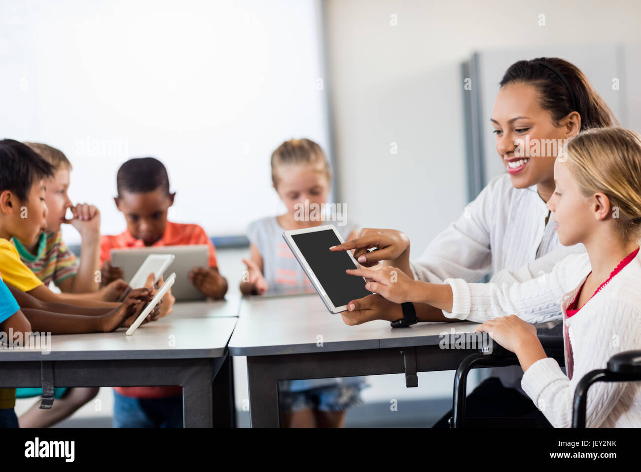 Pupils tablet class hi-res stock photography and images - Alamy