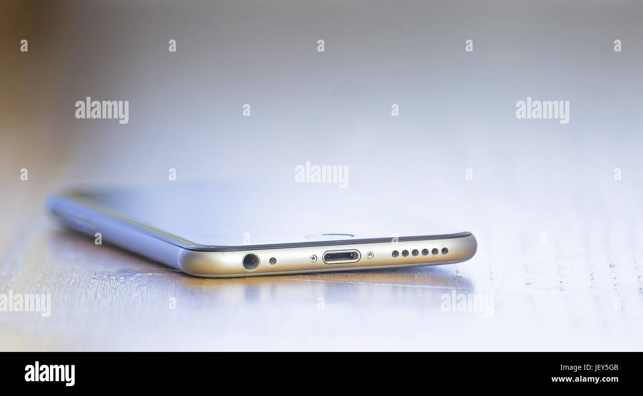 Close up shot black smartphone hi-res stock photography and images - Alamy