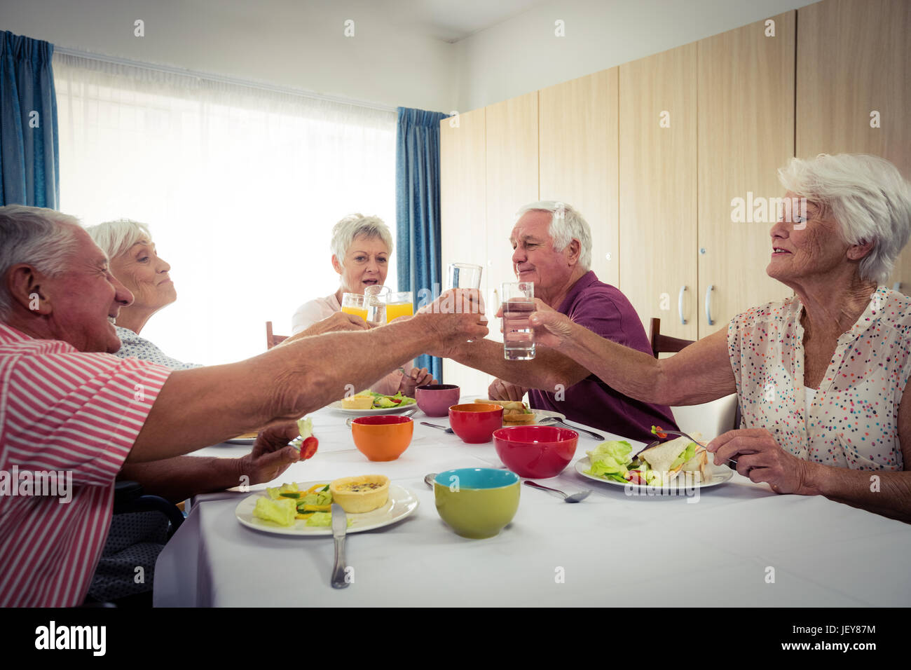 Senior citizens lunch hi-res stock photography and images - Alamy