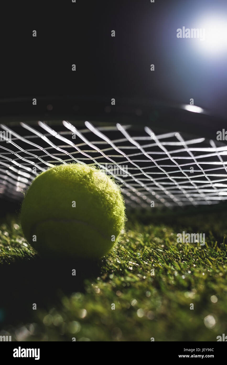 Tennis player throwing tennis ball hi-res stock photography and images ...