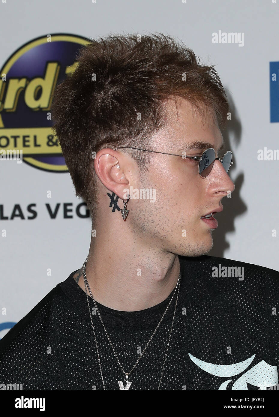 Machine Gun Kelly Celebrates Memorial Day Weekend at Rehab Beach Club ...