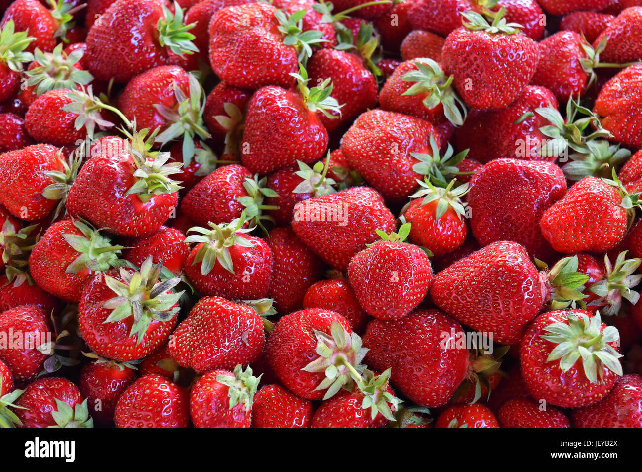 Bunch of ripe strawberries Stock Photo - Alamy