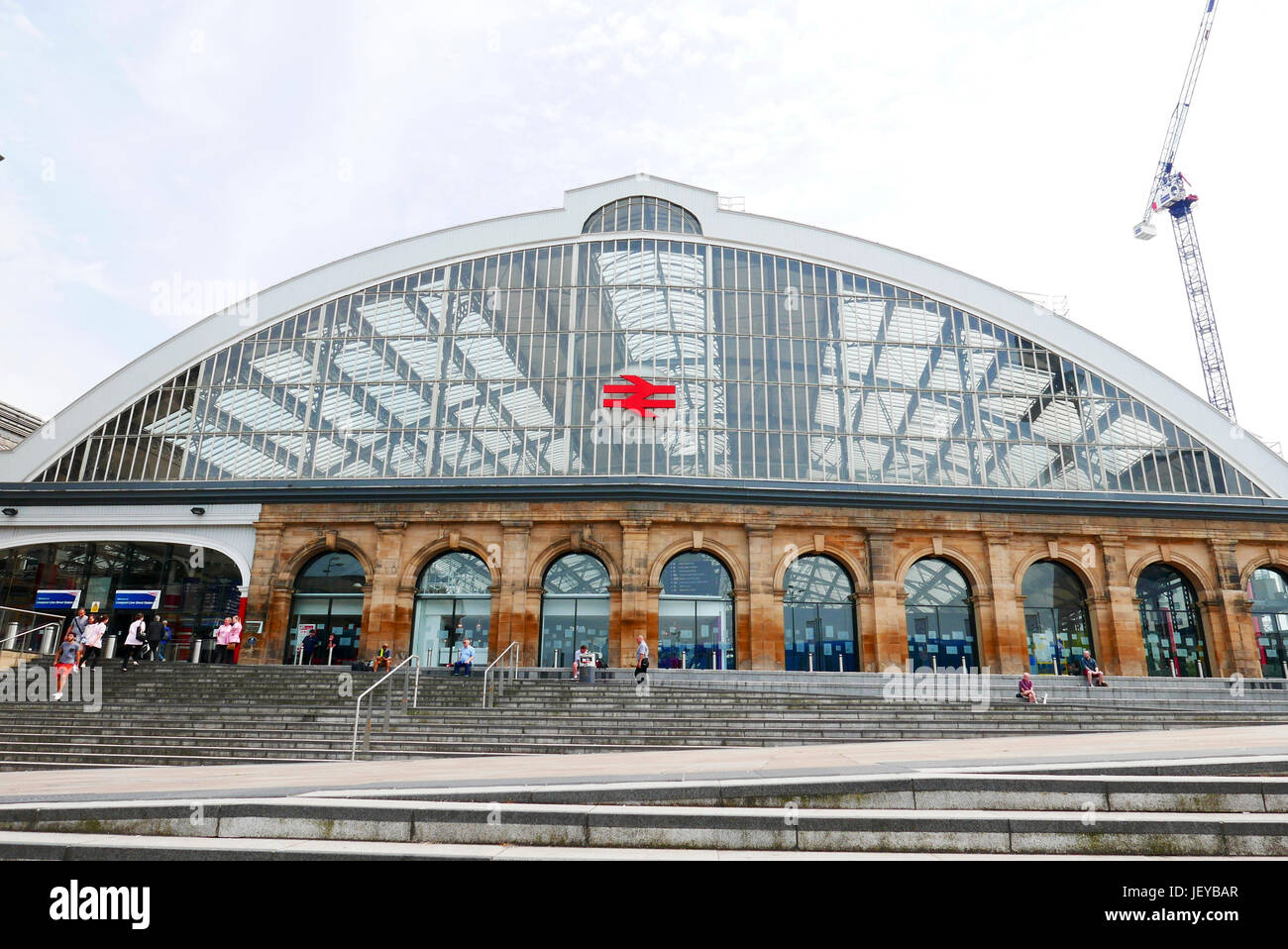 Lime street railway station uk hi-res stock photography and images - Alamy