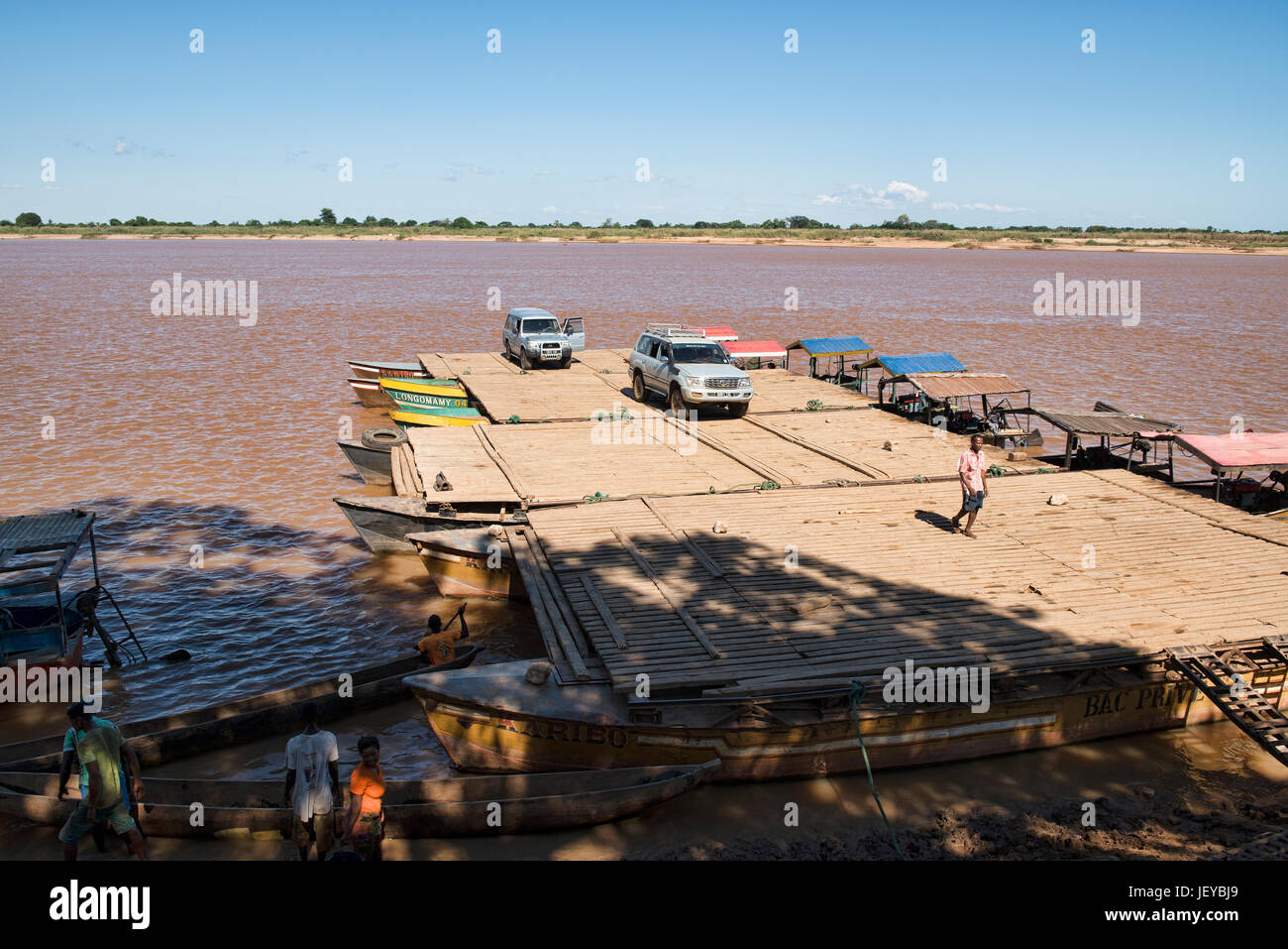 Pirogue ferry crossing for cars at the Tsiribihina River, Belo ...