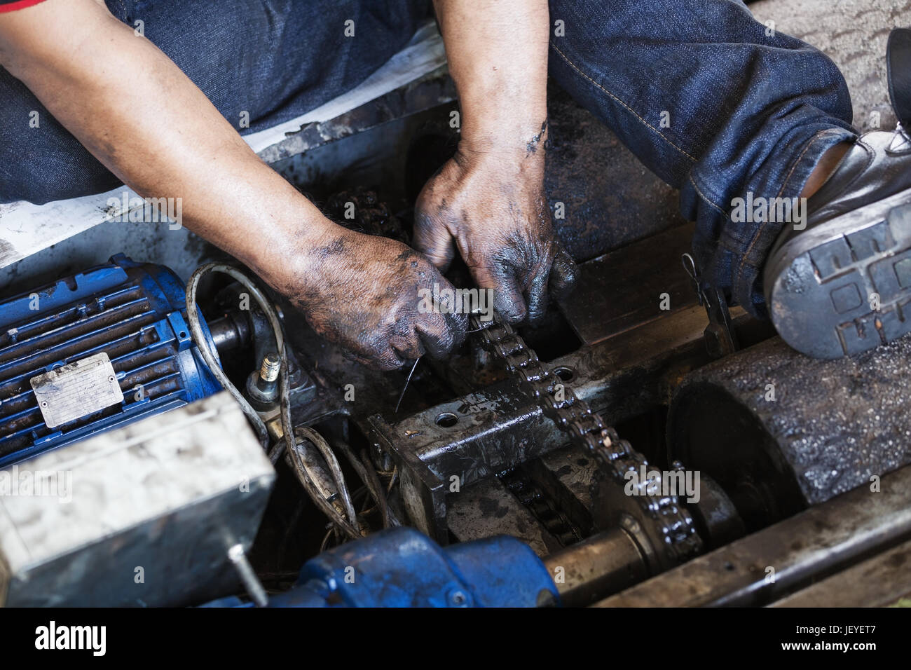 Hand of repairman during maintenance work of chain Stock Photo - Alamy