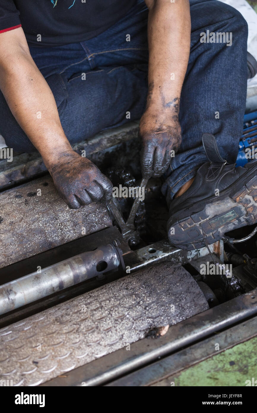 Bolt tightening machine hi-res stock photography and images - Alamy