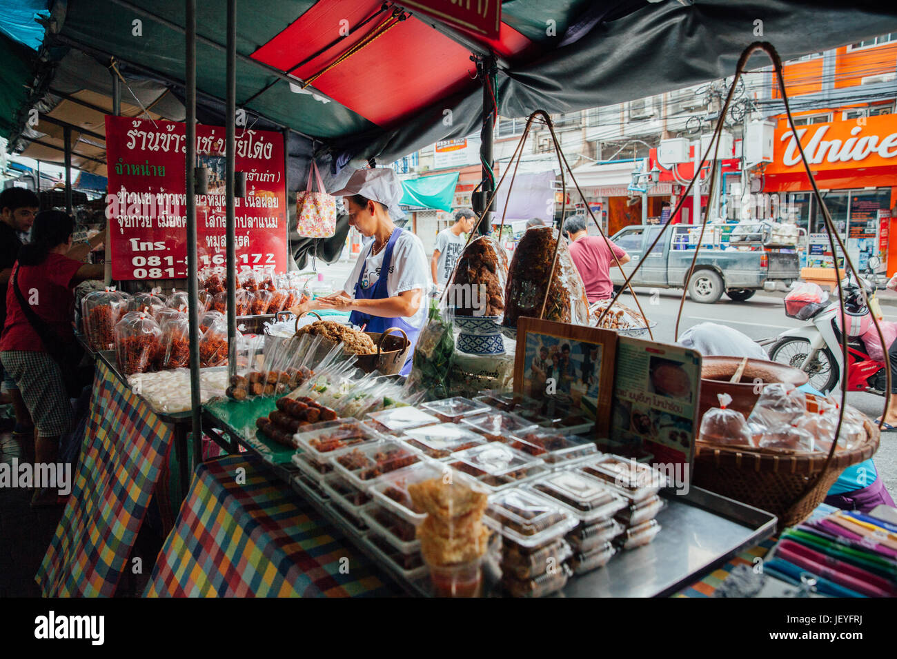 Street candid real hi-res stock photography and images - Alamy