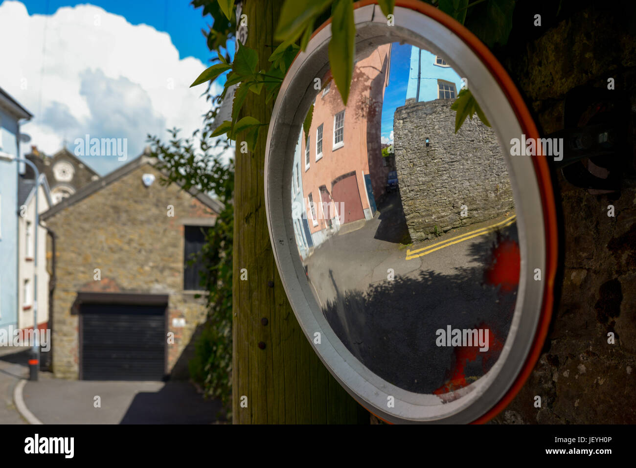 Distorted mirror hi-res stock photography and images - Alamy