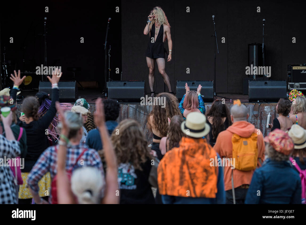Greenpeace field glastonbury festival hi-res stock photography and ...