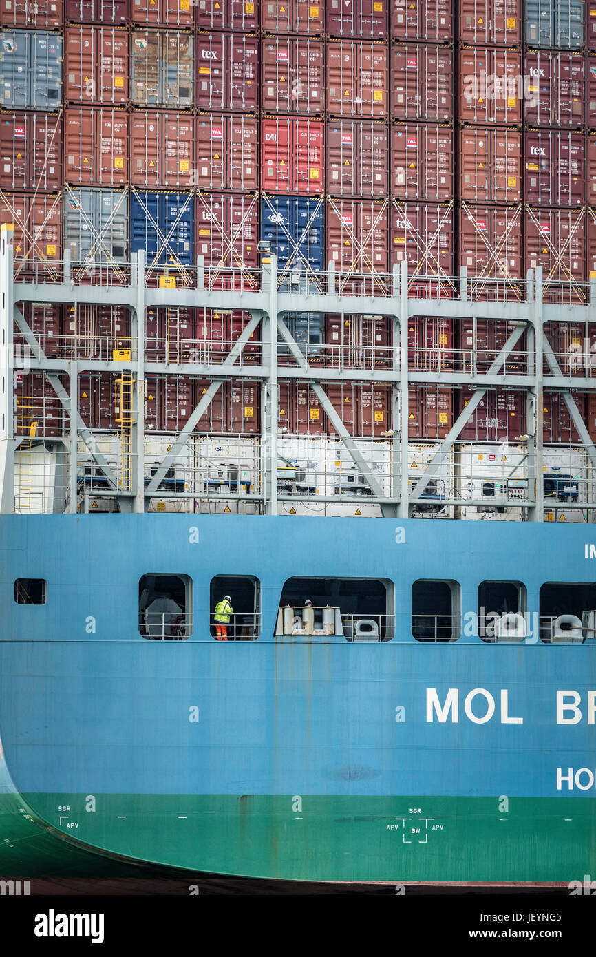The MOL Brightness container ship departs Southampton Container ...