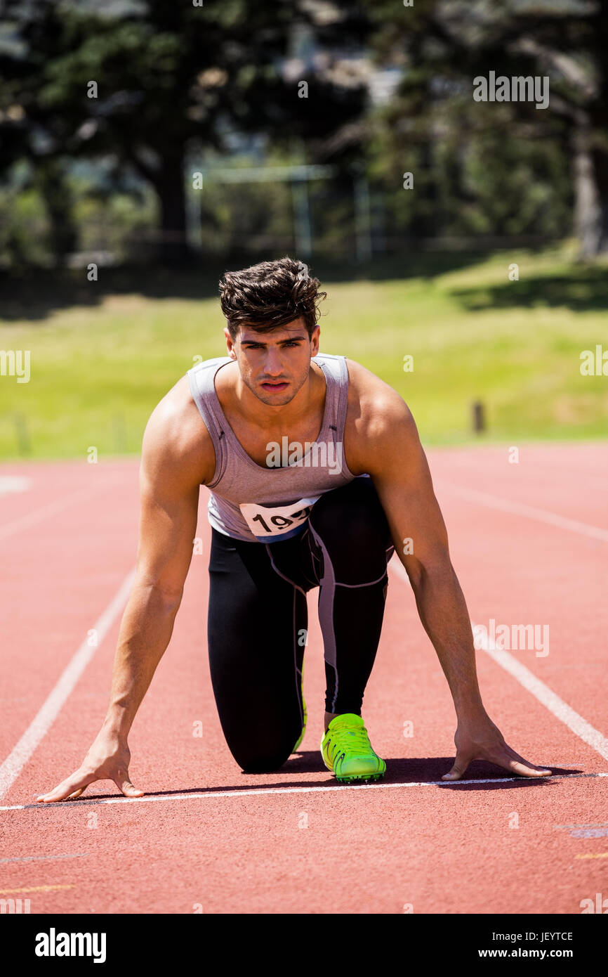 Athlete ready to run Stock Photo - Alamy
