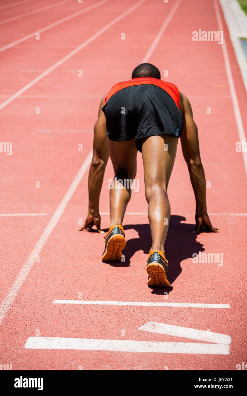 Athlete ready to run Stock Photo - Alamy