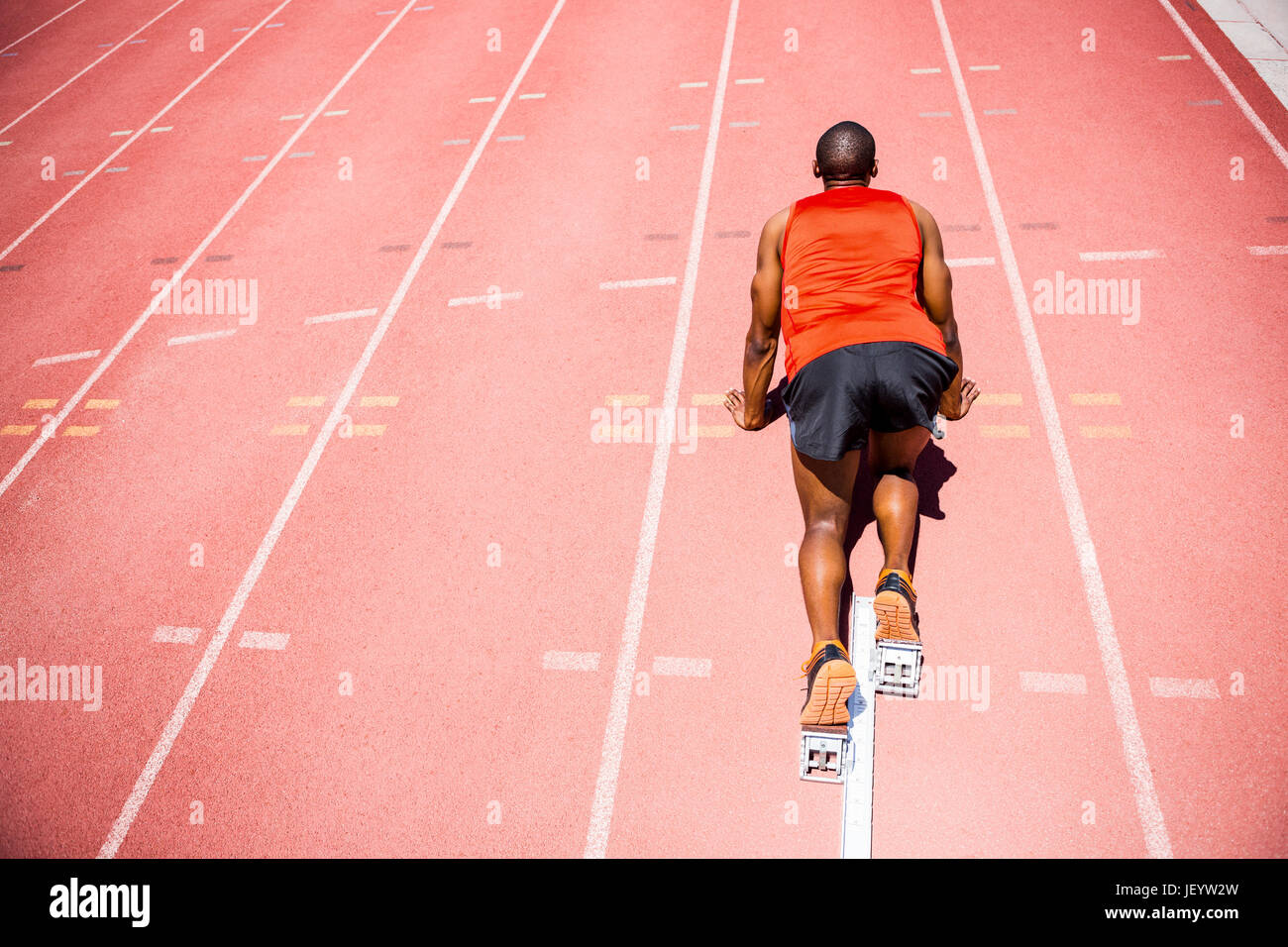 Athlete ready to run Stock Photo - Alamy
