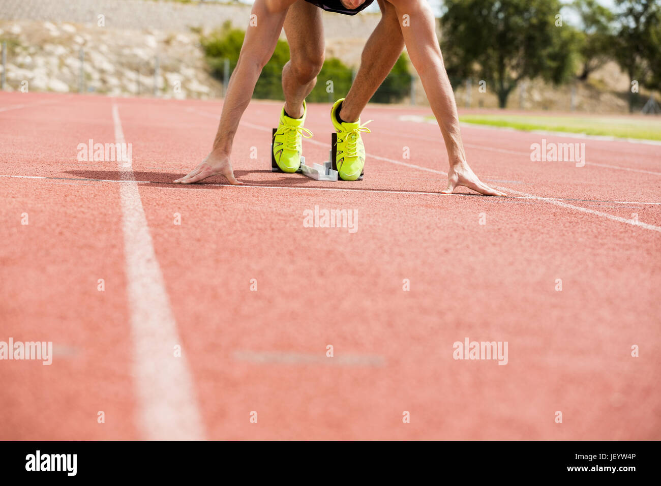 Athlete ready to run Stock Photo - Alamy
