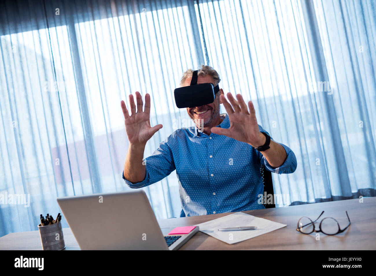 Businessman using an oculus Stock Photo - Alamy