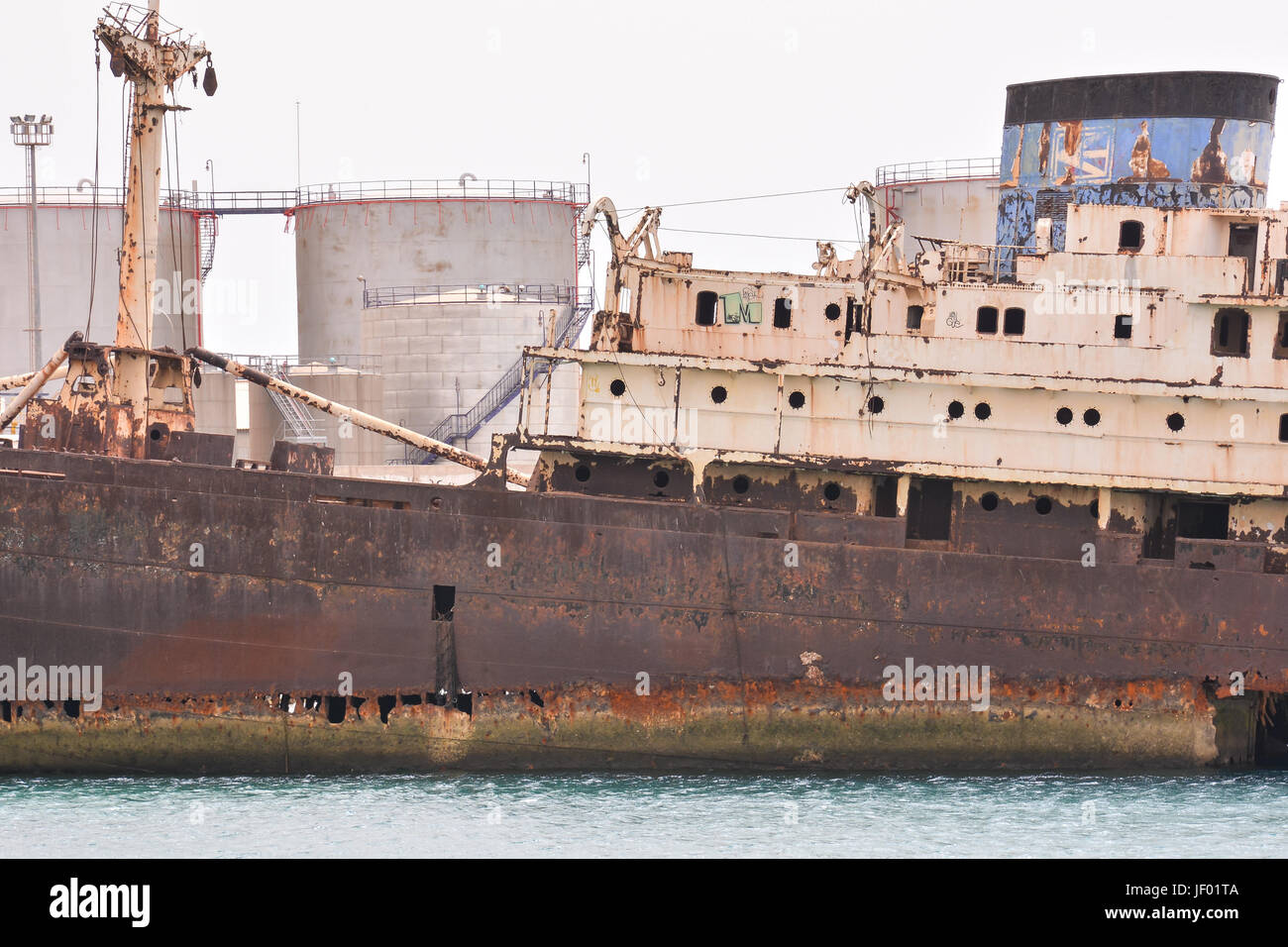 Abandoned Metal Rusty Ship Stock Photo - Alamy