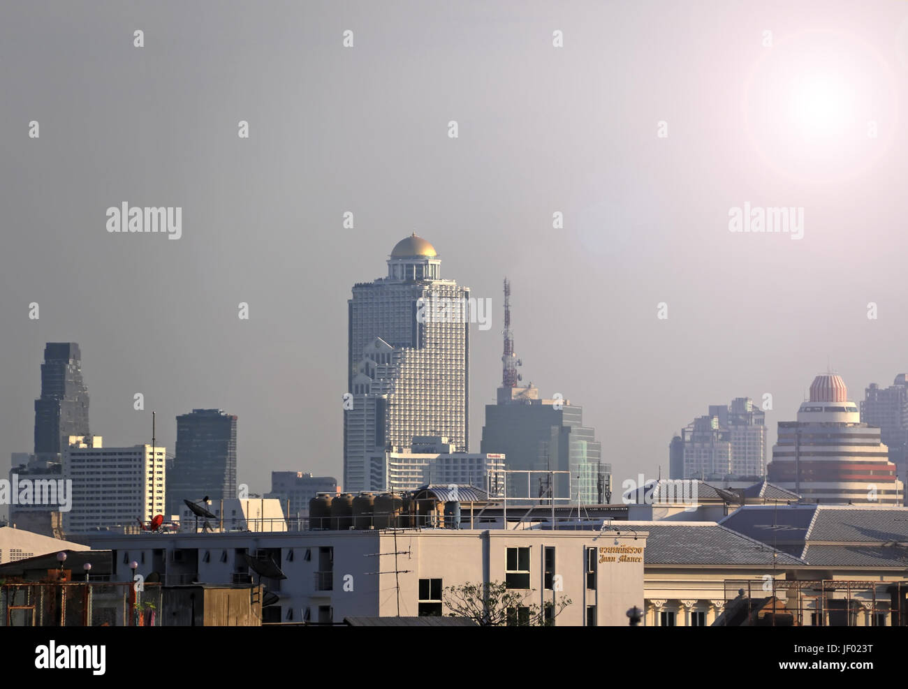 Satellite rooftop hi-res stock photography and images - Alamy