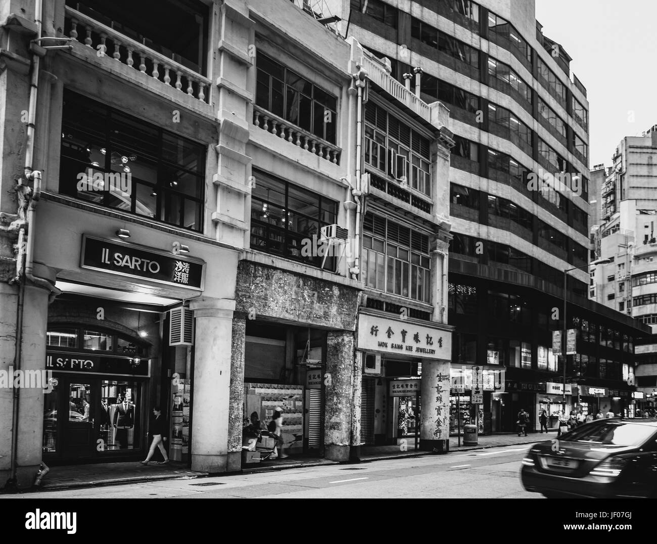 June 20, 2017 - Central, Hong Kong : People walking on Queen's Road ...